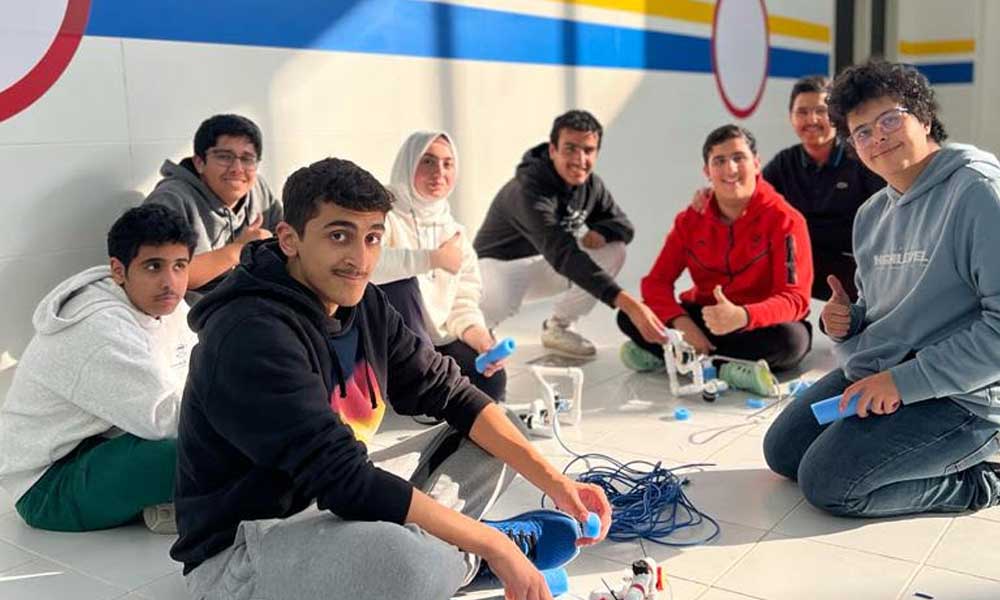 أبطال البكالوريا الامريكية يقنصون التأهل في مسابقة الروبورتات تحت الماء ...