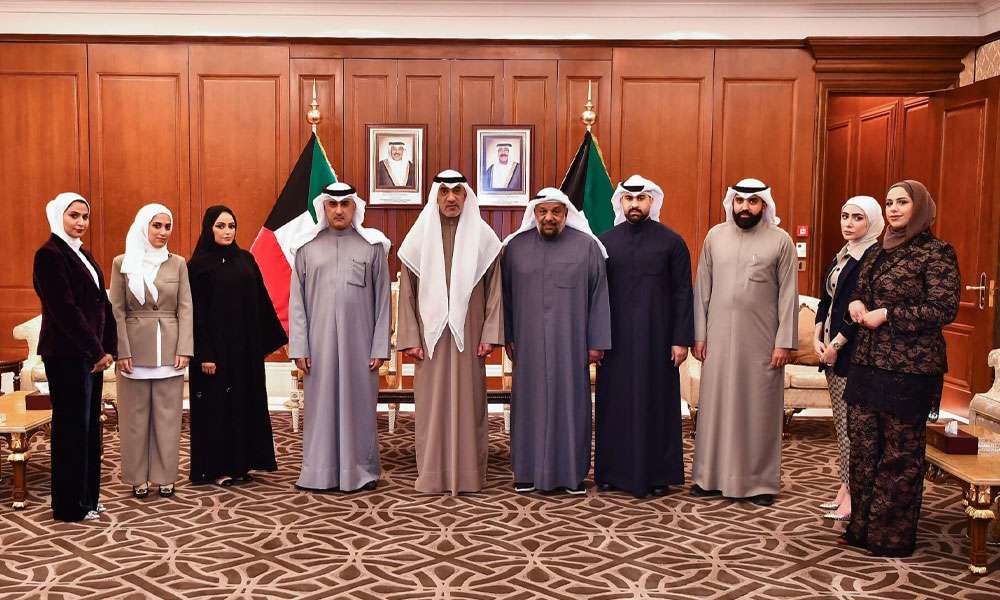 رئيس مجلس الوزراء بالإنابة ووزير الداخلية يستقبل سبعة محققين جدد في ...